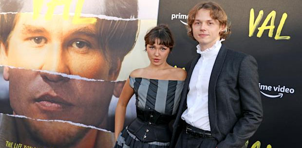 FlixChatter Review: VAL (2021) – FLIXCHATTER FILM BLOG